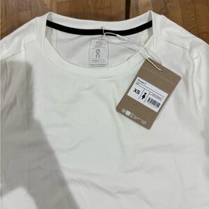 On Running | Tops | On Running Focus T | Poshmark